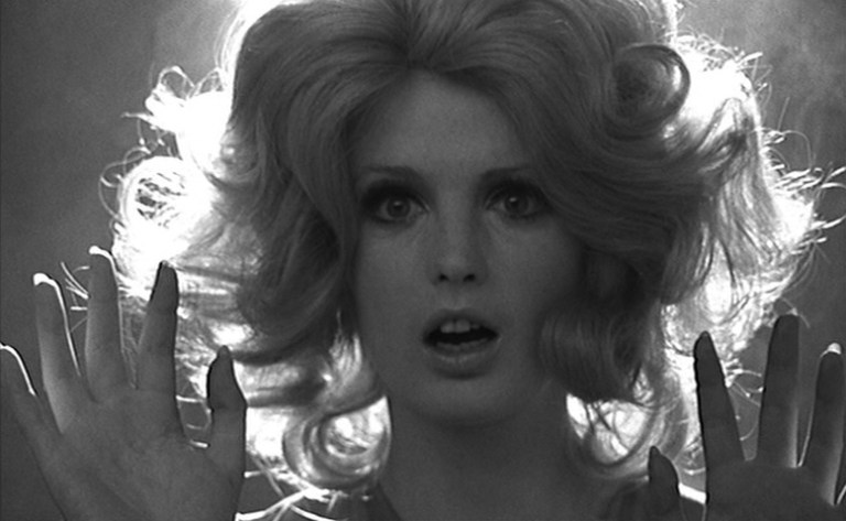 Who Are You, Polly Maggoo? – [FILMGRAB]