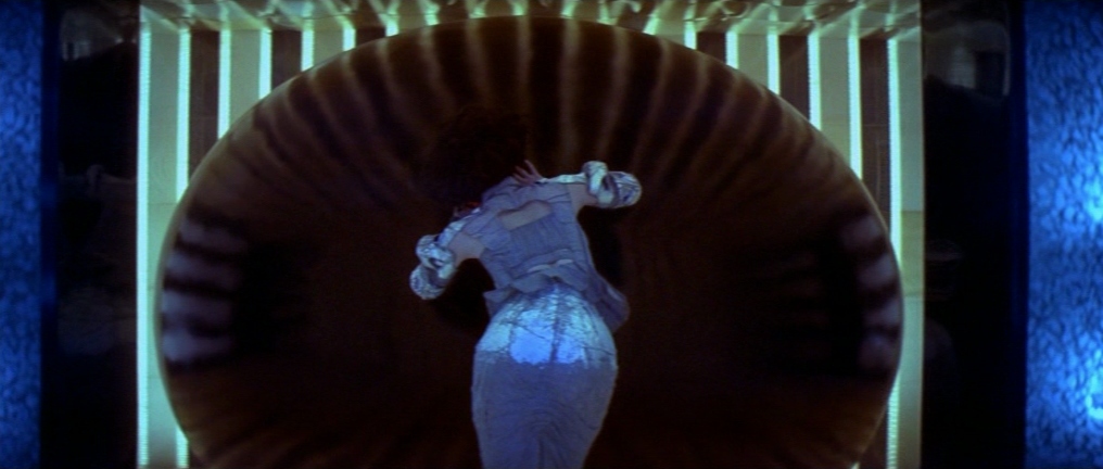 2046 (2004) – Film Review and Analysis | Serenades of a dreamer...