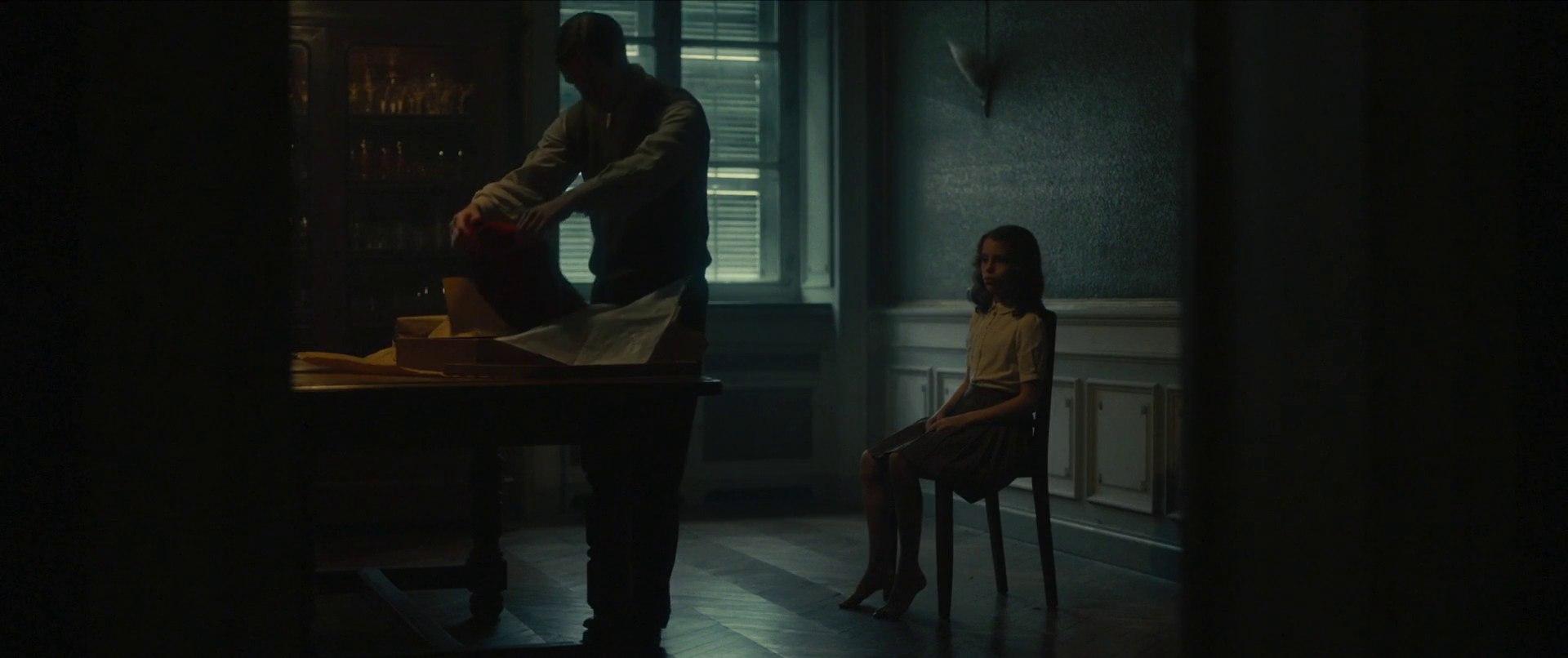 Earwig – [FILMGRAB]